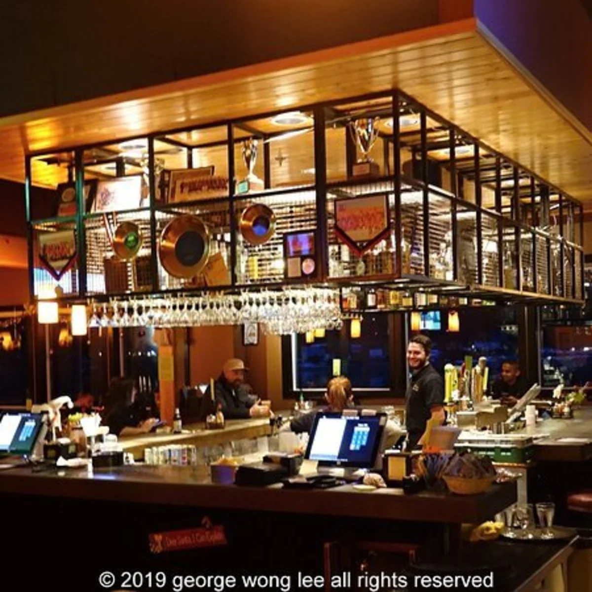 Island Pub Reservation | Juneau, Alaska | Pizza | AutoReserve