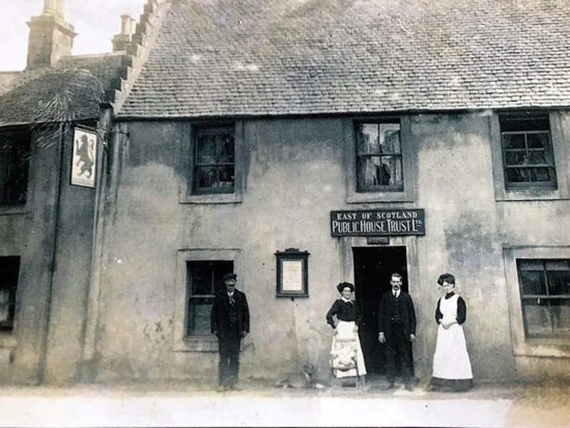 The Red Lion Inn Reservation | Culross, Scotland | Bar | AutoReserve