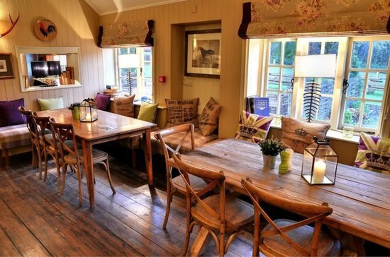 The Deers Hut Reservation | Liphook, England | Bar | AutoReserve