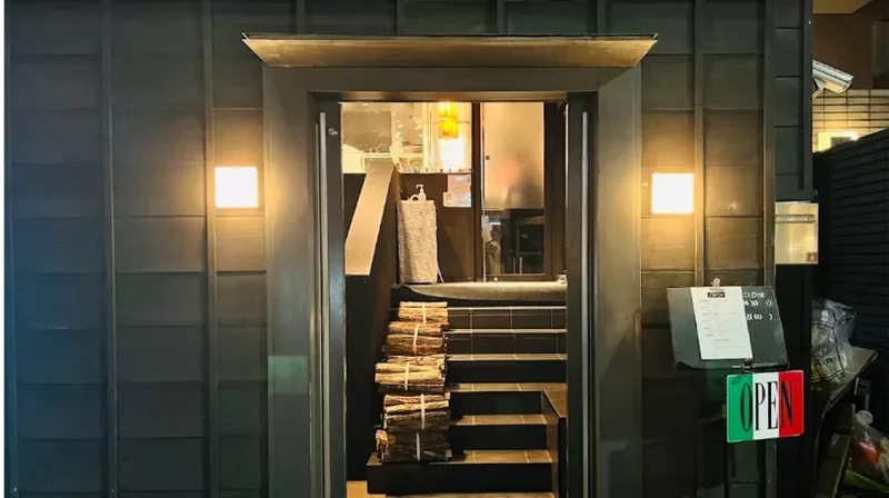 SAVOY Tomato and cheese Reservation | Minato-ku, Tokyo | Pizza ...